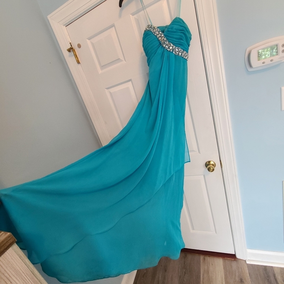 Hailey Logan | Dresses | Hailey Logan Prom Formal Dress Beautiful ...